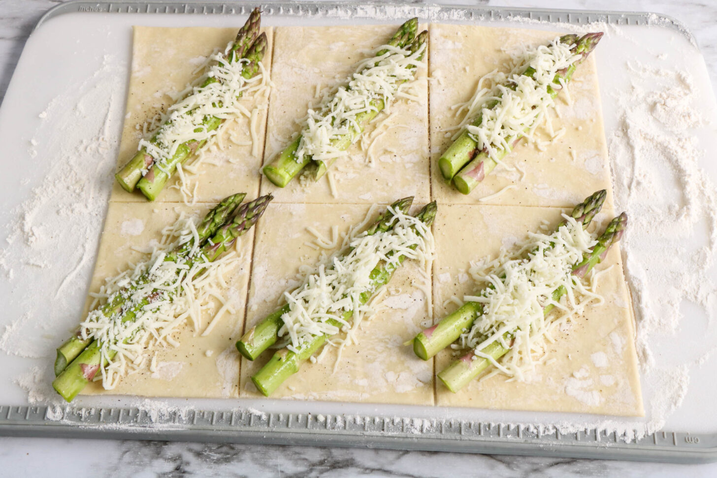 Cheesy Puff Pastry Asparagus Bundles (Easy Recipe) - Appetizer