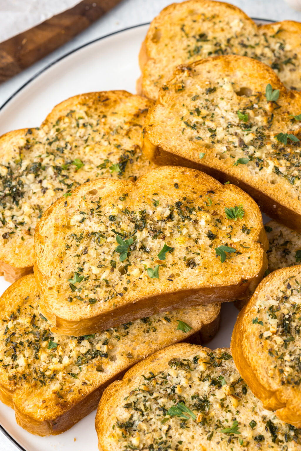 The Best Air Fryer Garlic Bread (Texas Toast Style) - Easy Recipe