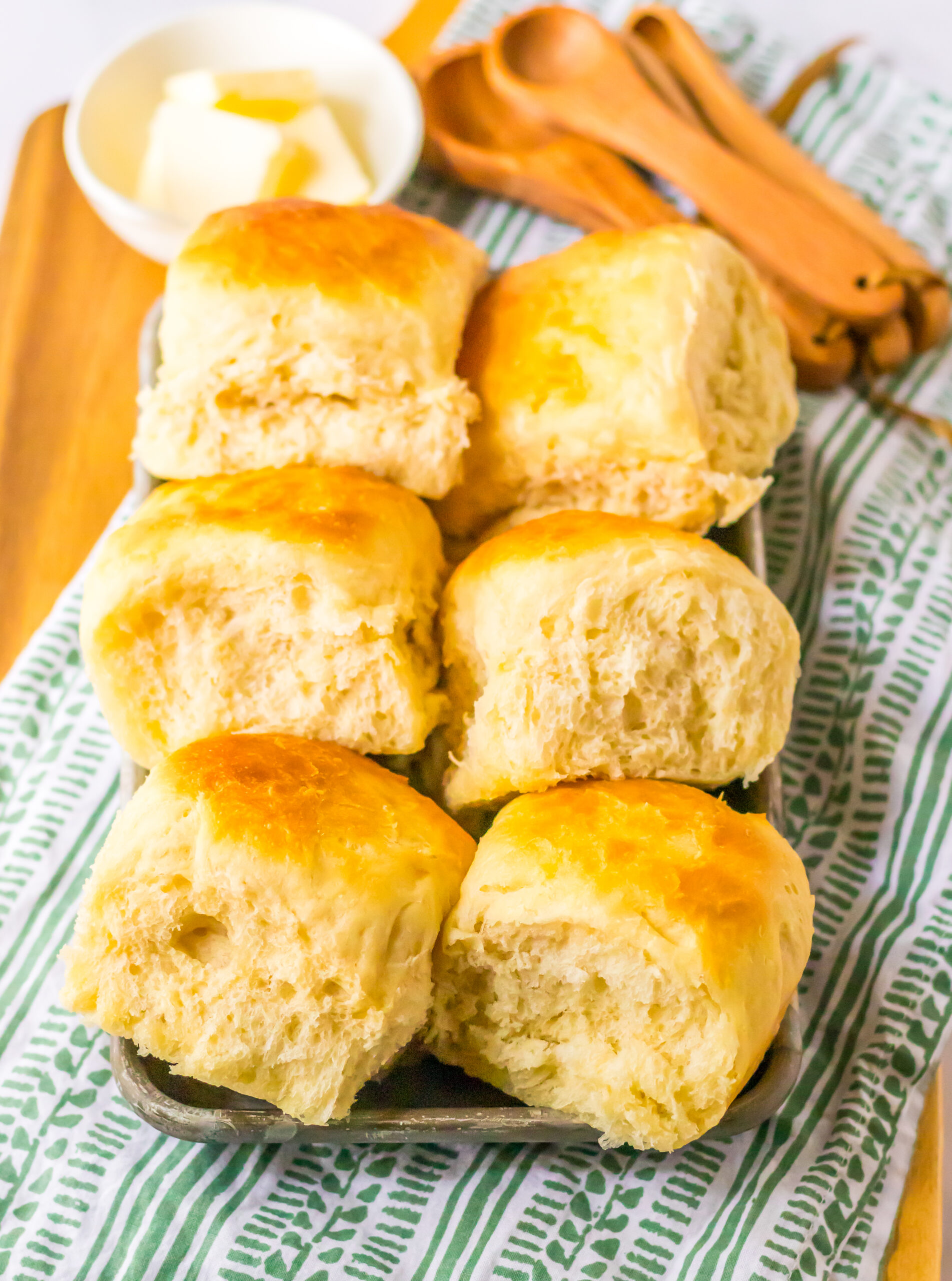 Easy Fluffy Yeast Rolls - Recipe by Blackberry Babe